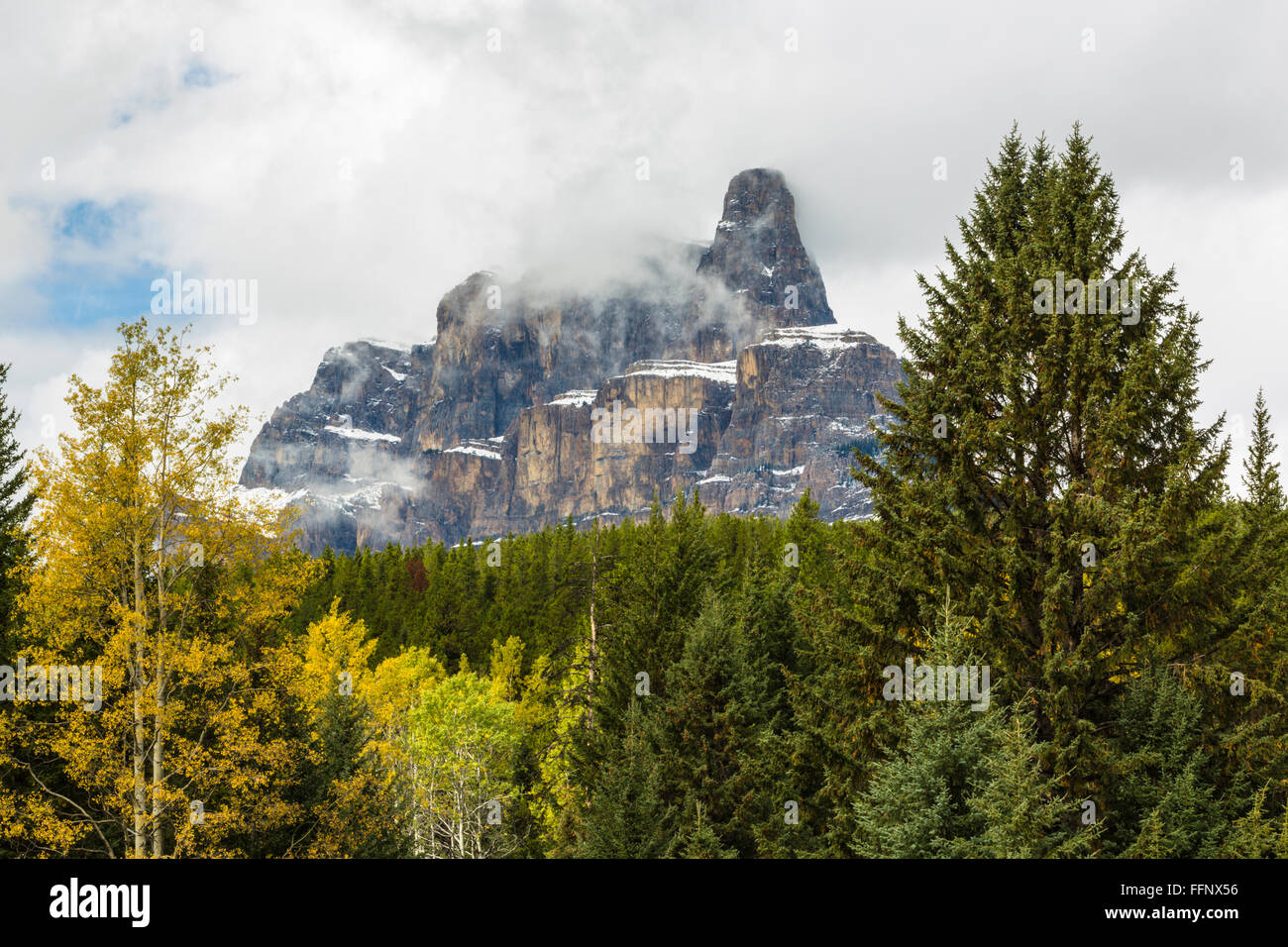 Mount Ishbel, Sawback Range, Banff Nationalpark, Alberta, Canada Stock ...