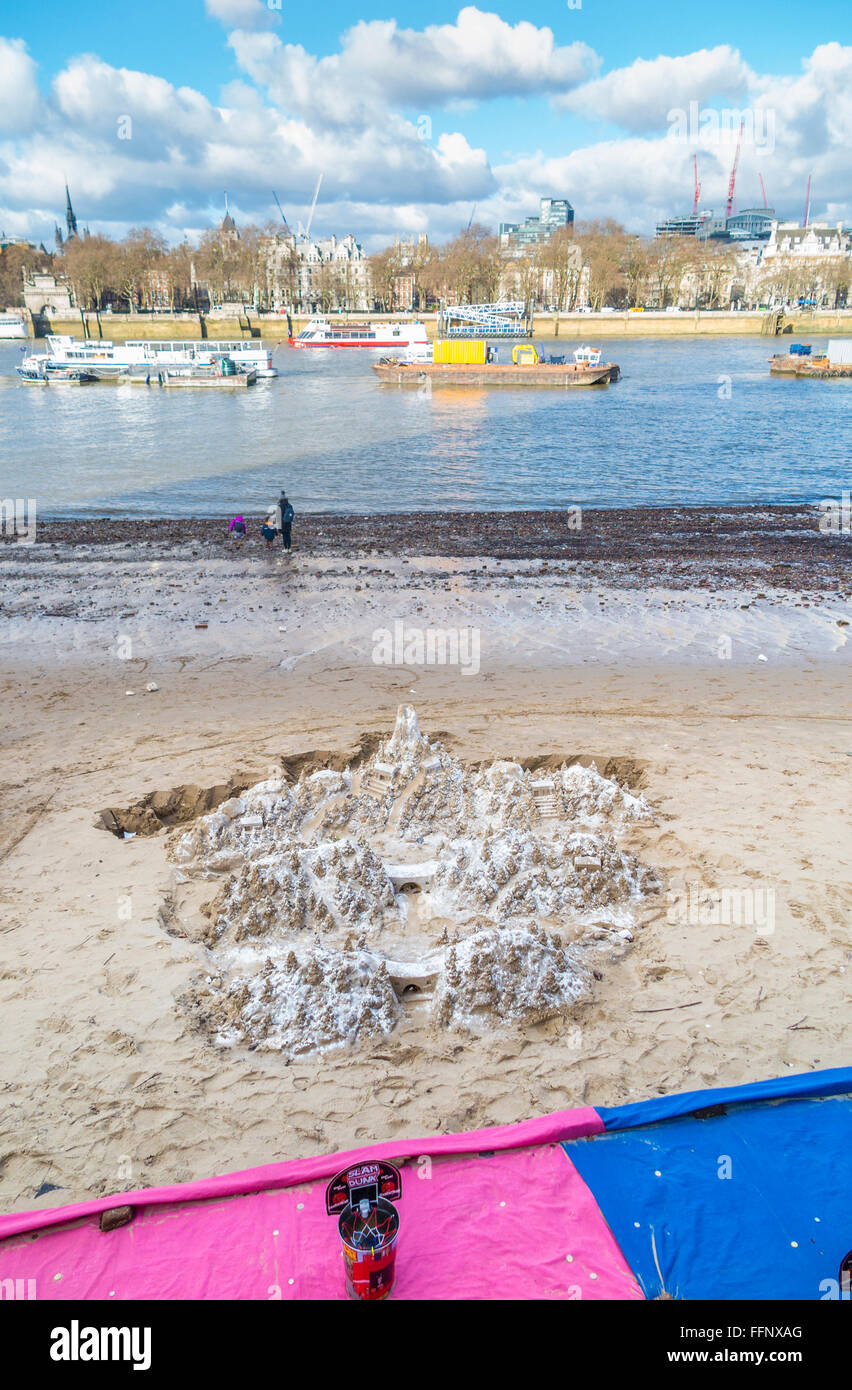 Tide embankment hi-res stock photography and images - Alamy