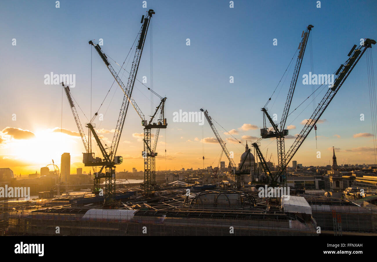 London skyline crane sunset hi-res stock photography and images - Alamy