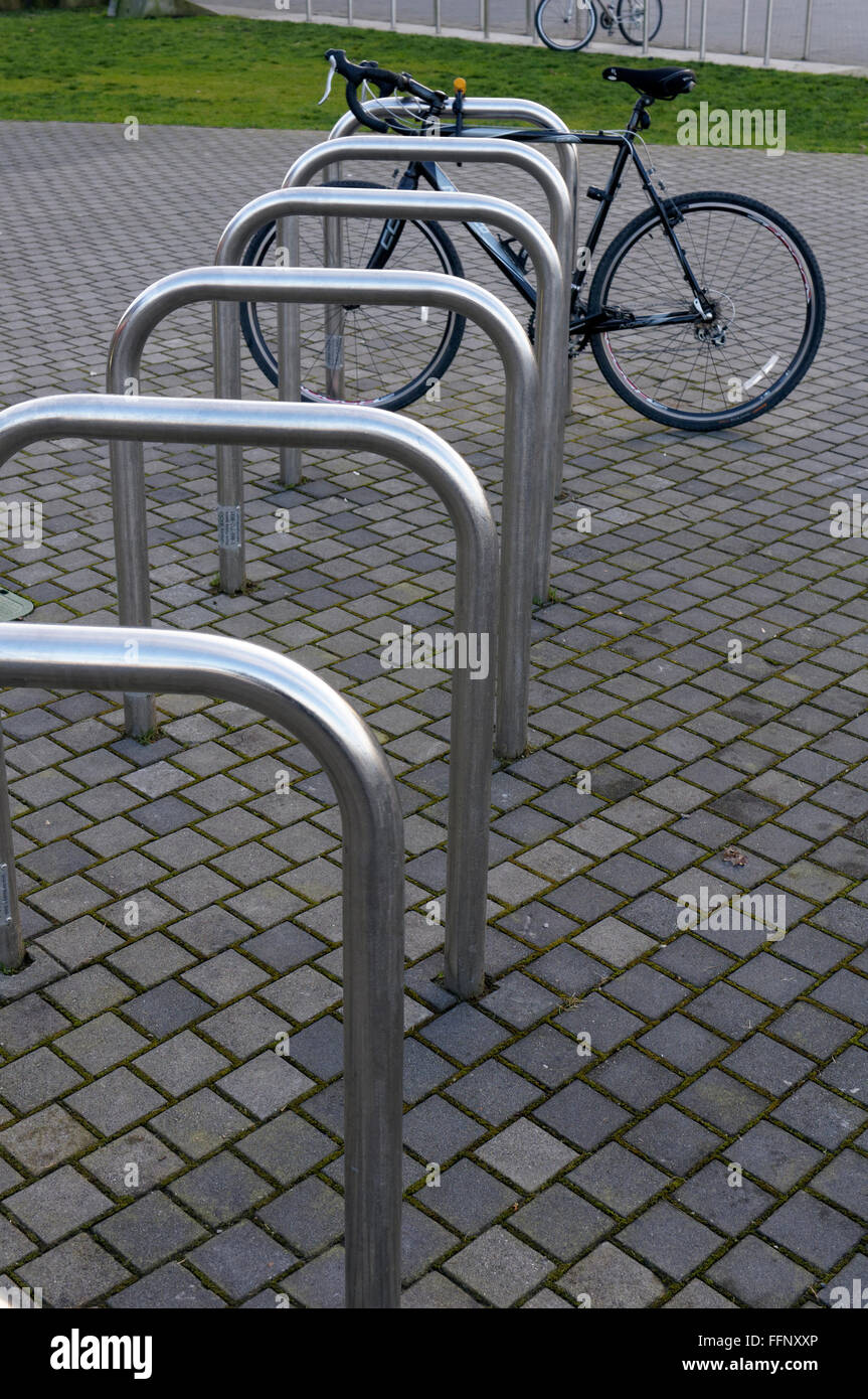 Metal bike rack hi-res stock photography and images - Alamy