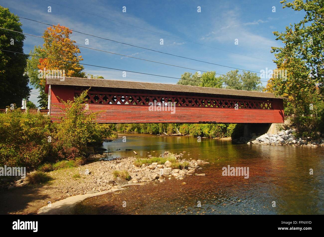 Covered bridge in Vermont Stock Photo - Alamy