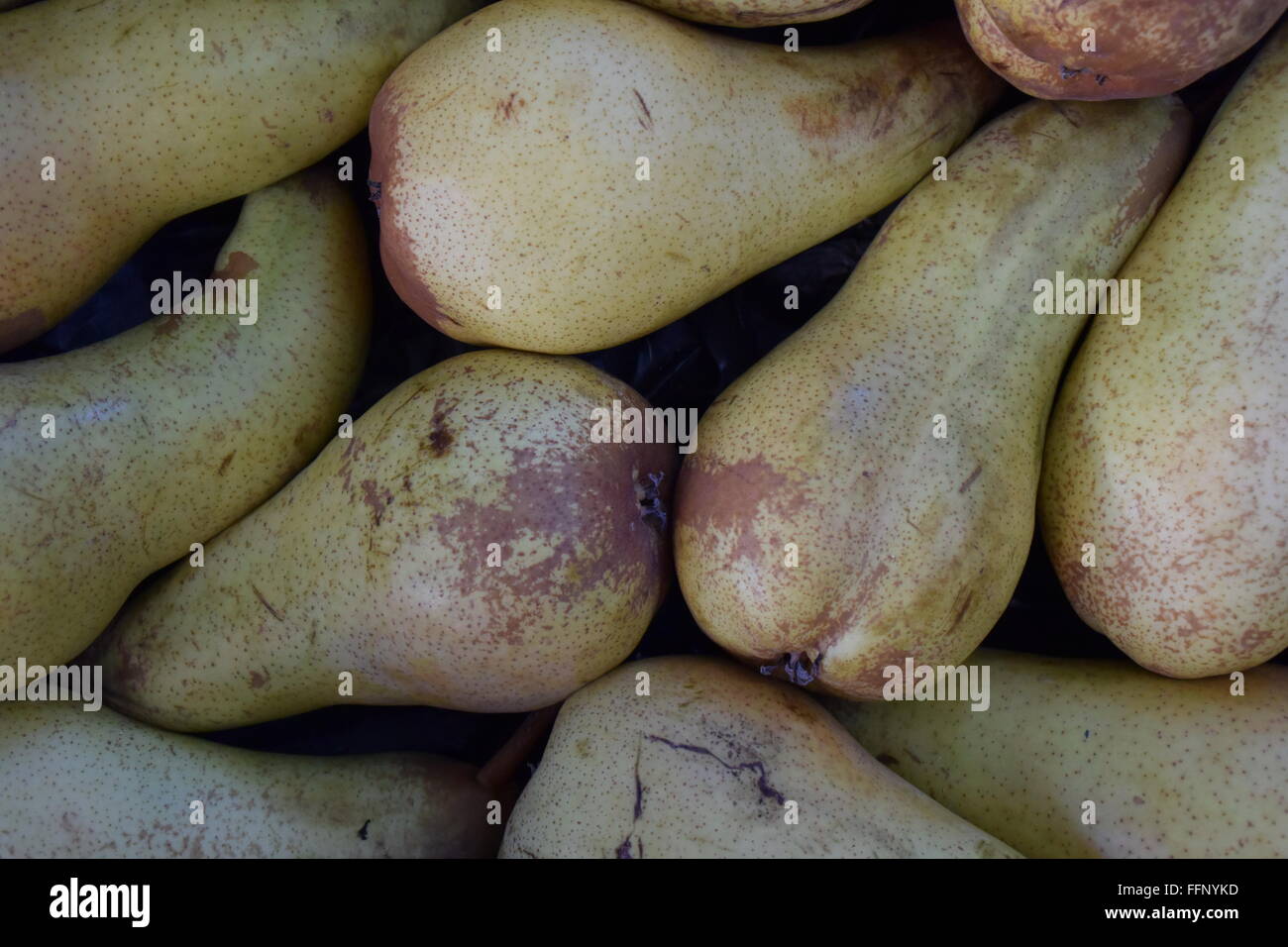 Box of pears hi-res stock photography and images - Alamy