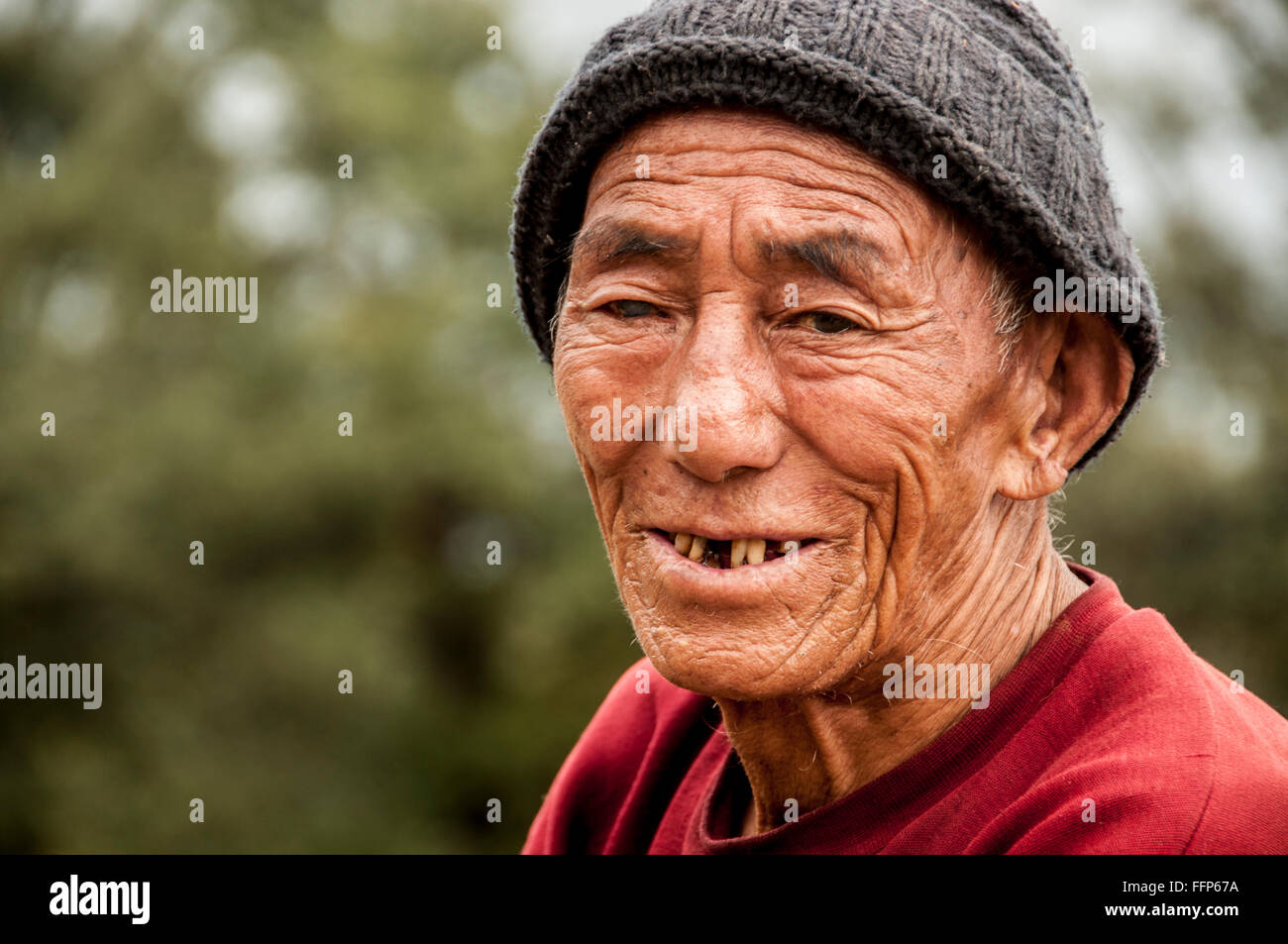 Buddhist old man Stock Photo - Alamy