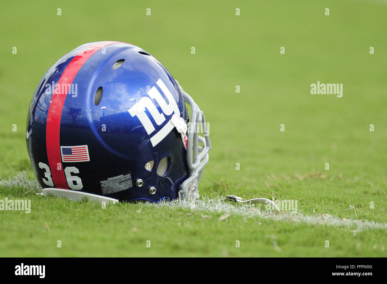 New york giants helmet hi-res stock photography and images - Alamy