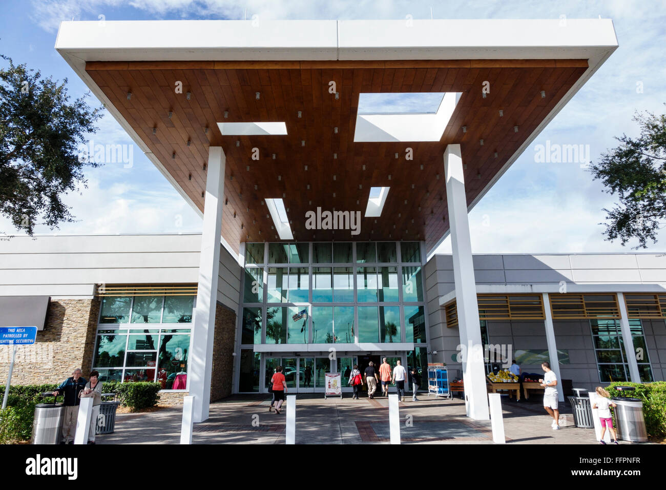 Service Plaza High Resolution Stock Photography and Images - Alamy