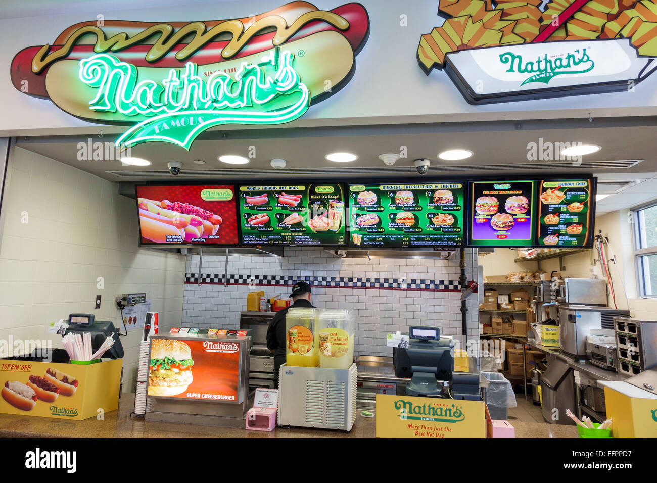 Hot food counter hi-res stock photography and images - Alamy