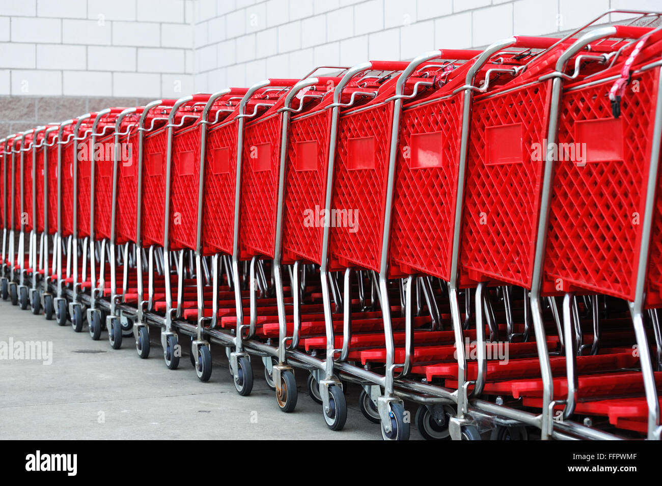 Grocery cart stack hi-res stock photography and images - Alamy