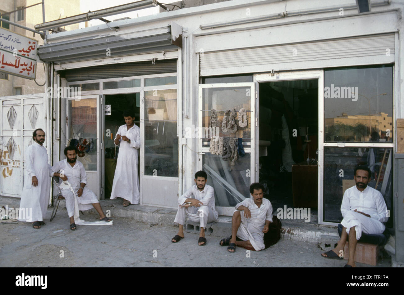 Saudi arabia shopping district hi-res stock photography and images - Alamy