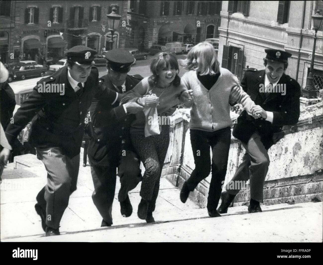 1964 - Hippies at the Piazza di Spagna in Rome © Keystone Pictures USA ...