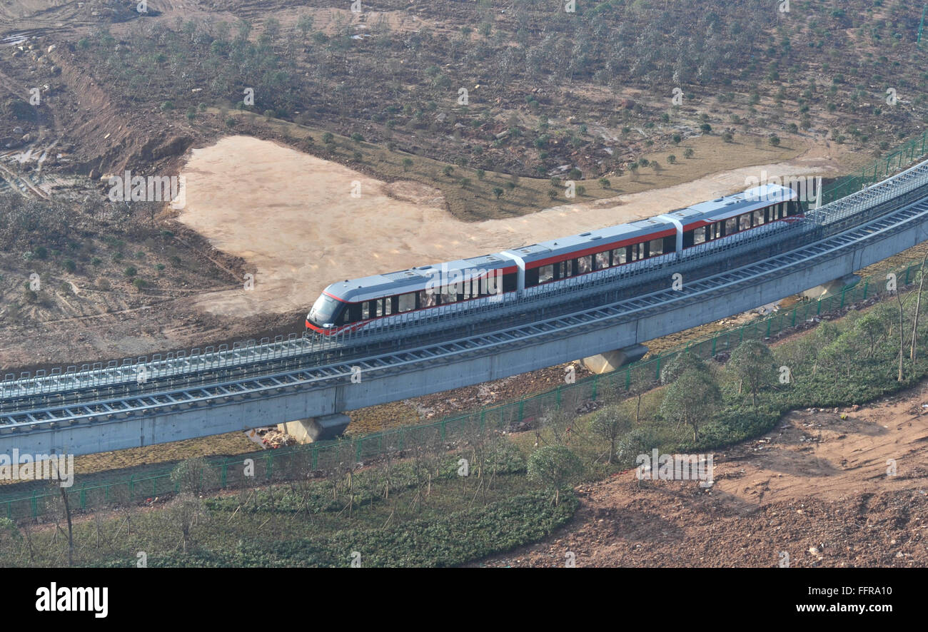 (160217) -- CHANGSHA, Feb. 17, 2016 (Xinhua) -- A system debugging is ...