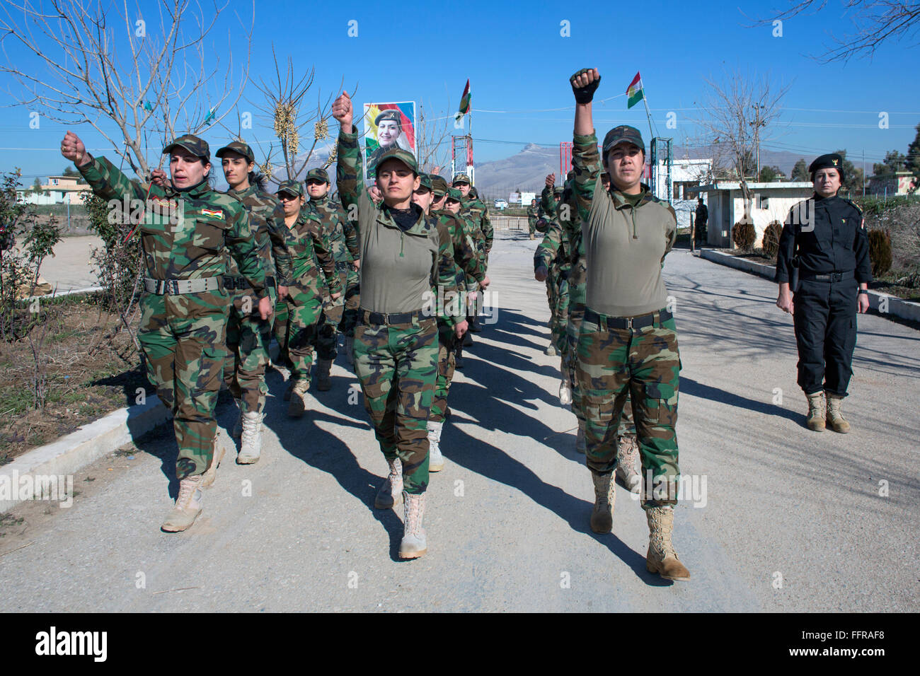 Female soldier with gun hi-res stock photography and images - Alamy