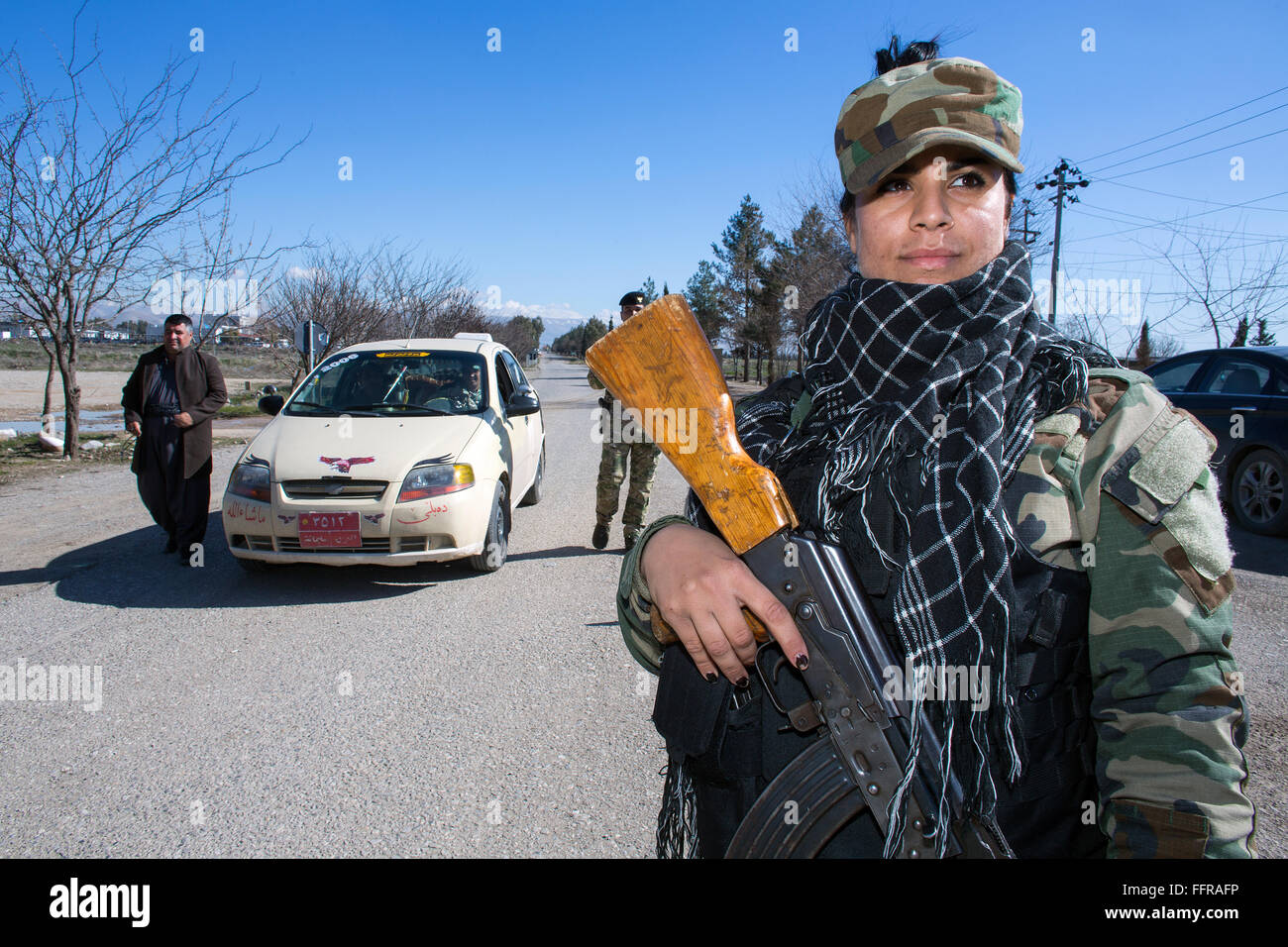 Kurdish women gun hi-res stock photography and images - Alamy