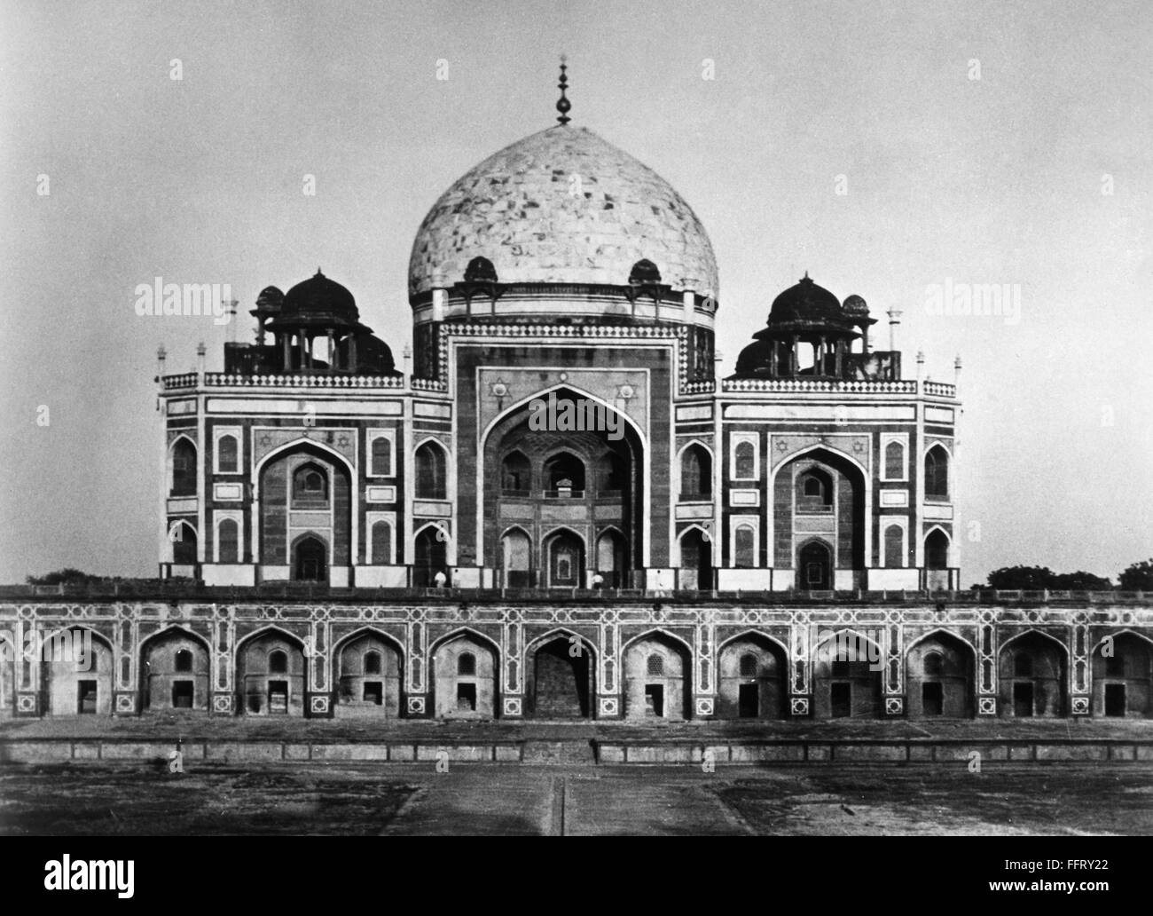 Mughal emperor humayuns tomb delhi Black and White Stock Photos ...