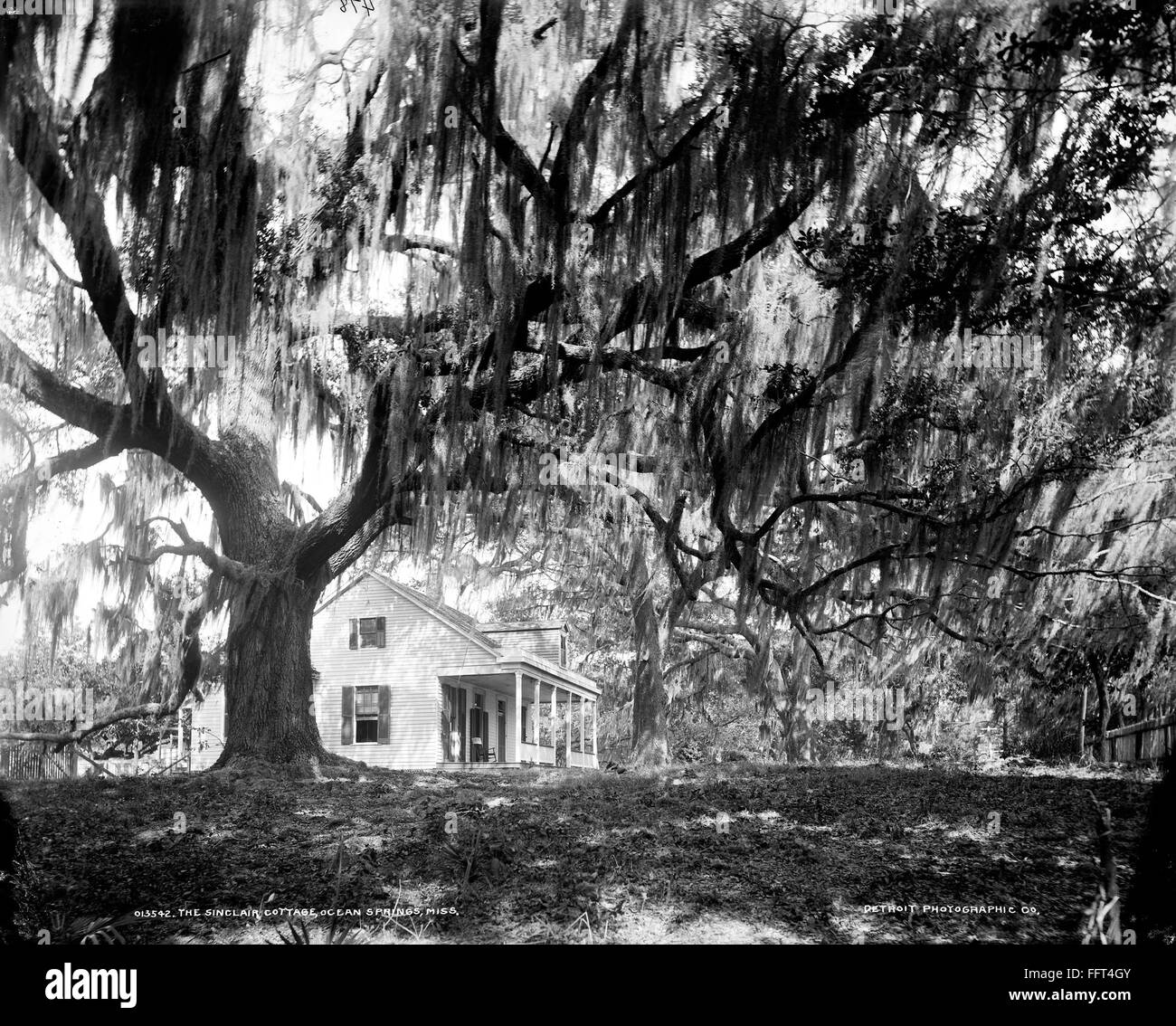 MISSISSIPPI: COTTAGE, c1900. /nSinclair cottage at Ocean Springs ...