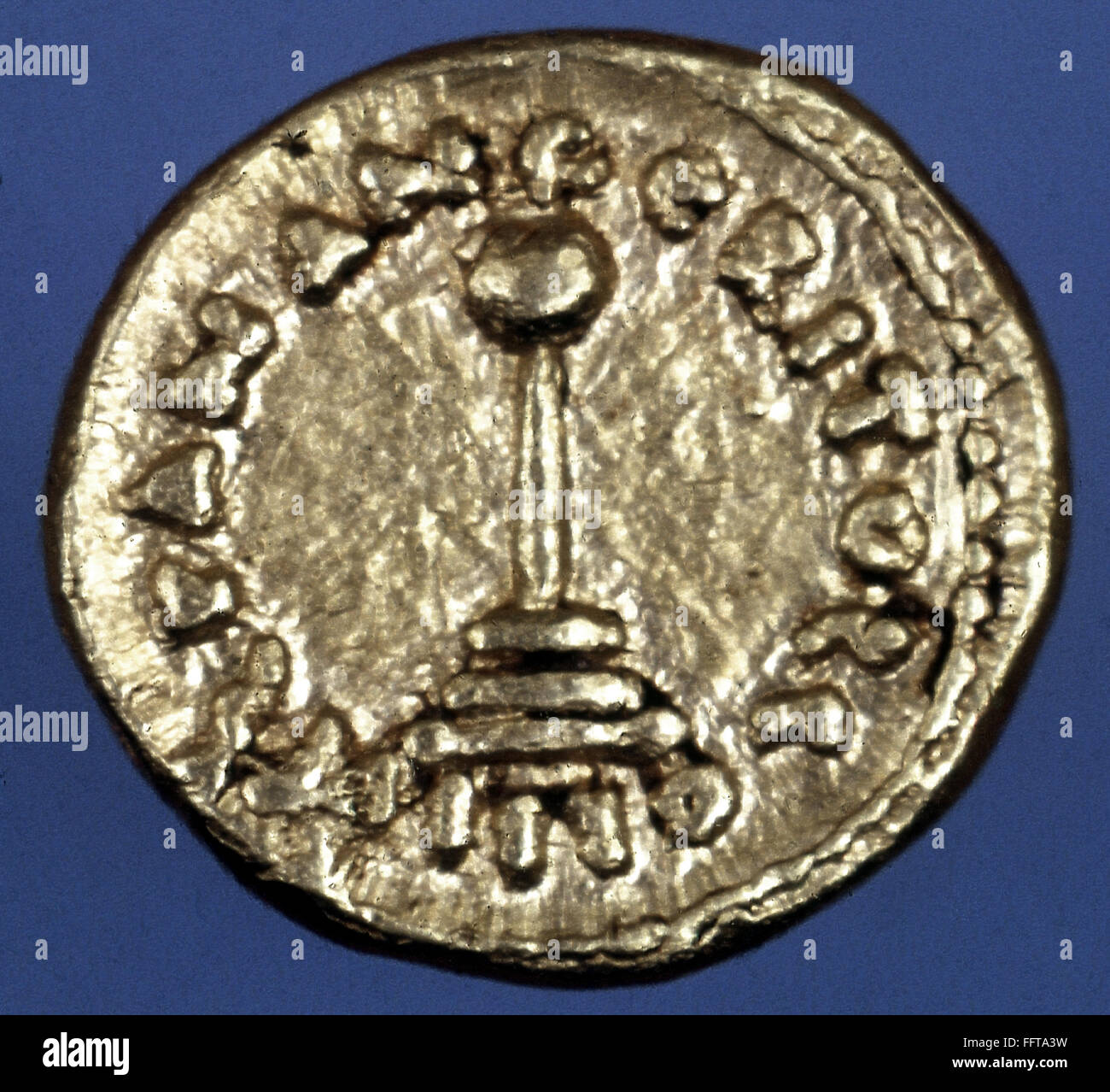 ISLAM: GOLD COIN. /nIslamic gold coin Stock Photo - Alamy