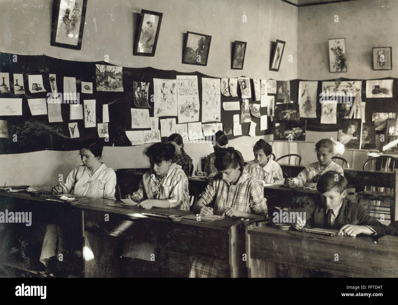 HINE: CLASSROOM, 1917. /nArt class at the Training School for Deaf ...