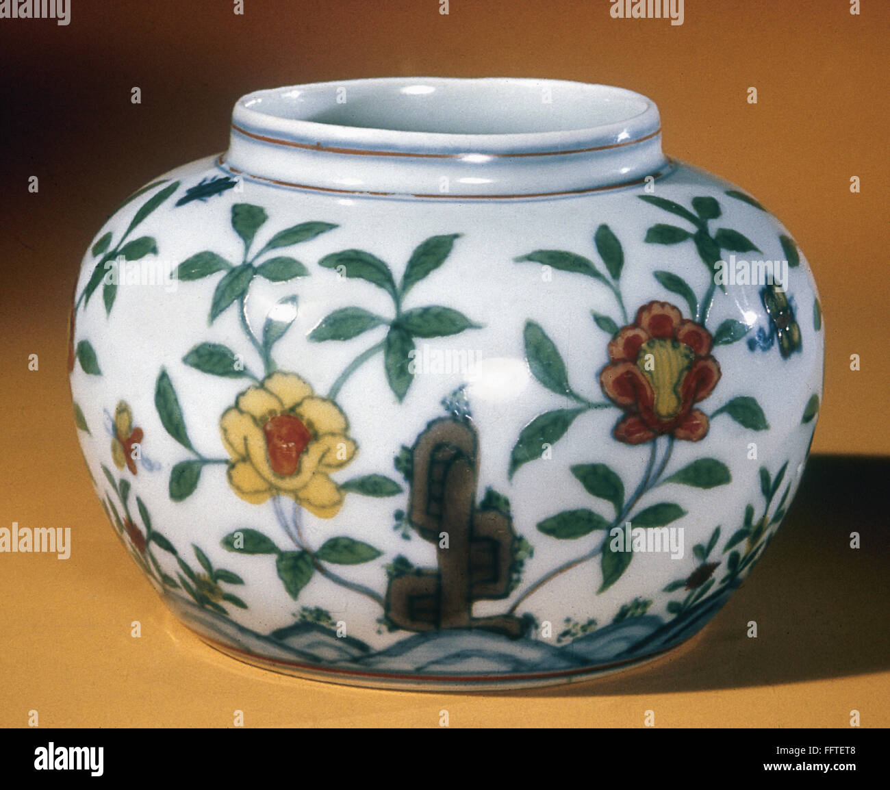 Chinese porcelain jar High Resolution Stock Photography and Images - Alamy