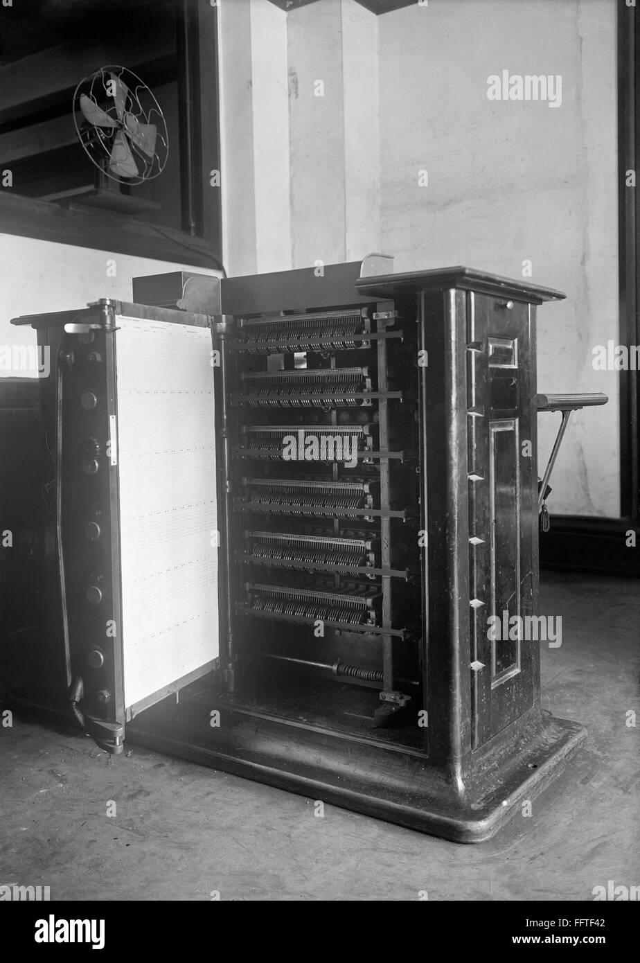 Tabulating hi-res stock photography and images - Alamy