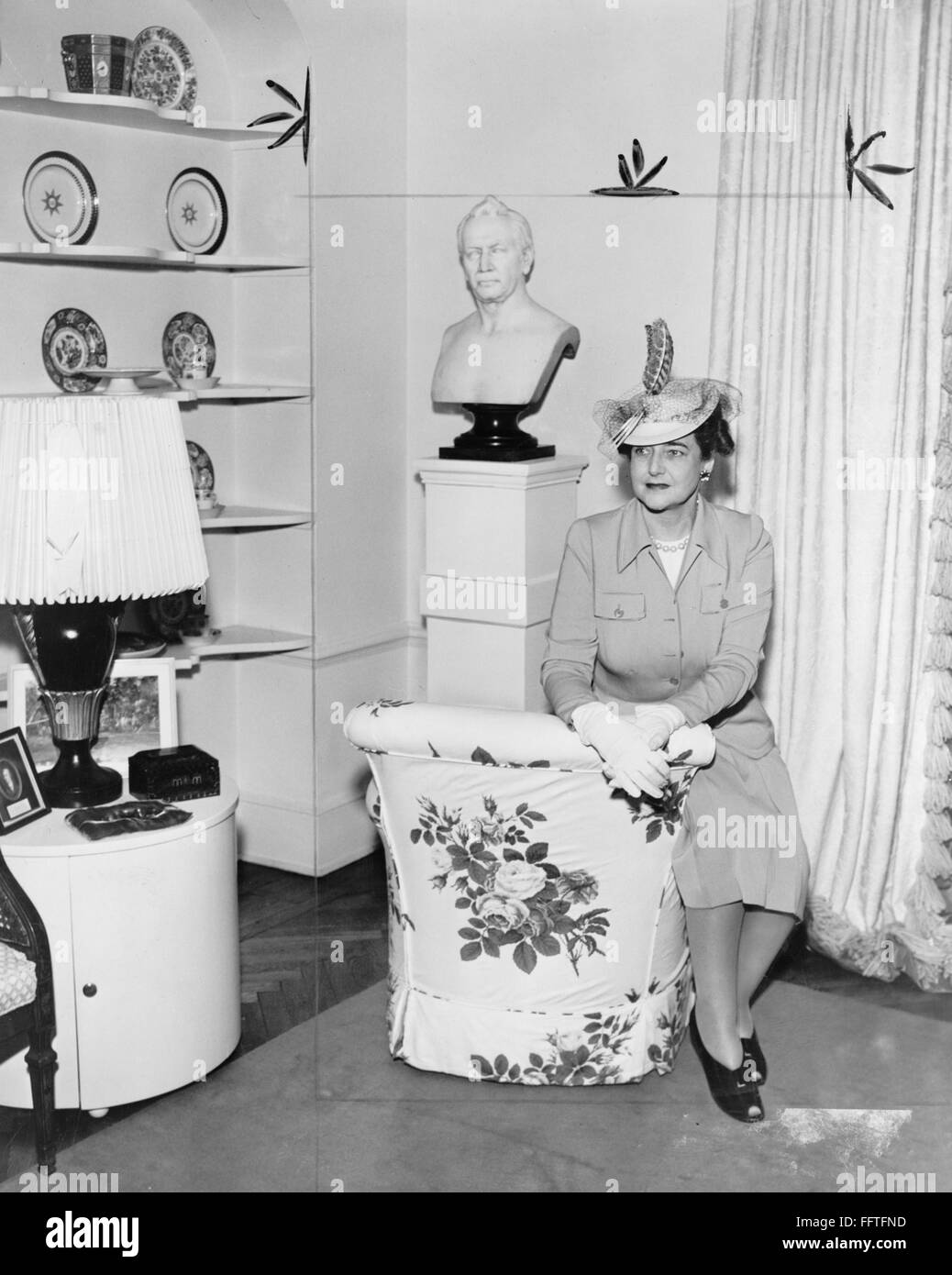 DOROTHY DRAPER (1889-1969). /nAmerican interior decorator and designer ...