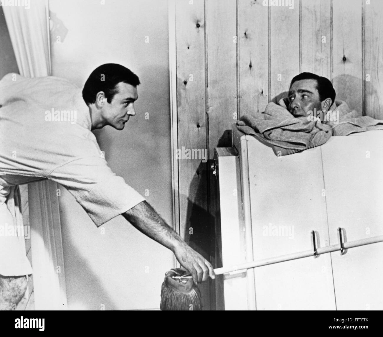 Sean connery james bond hi-res stock photography and images - Alamy
