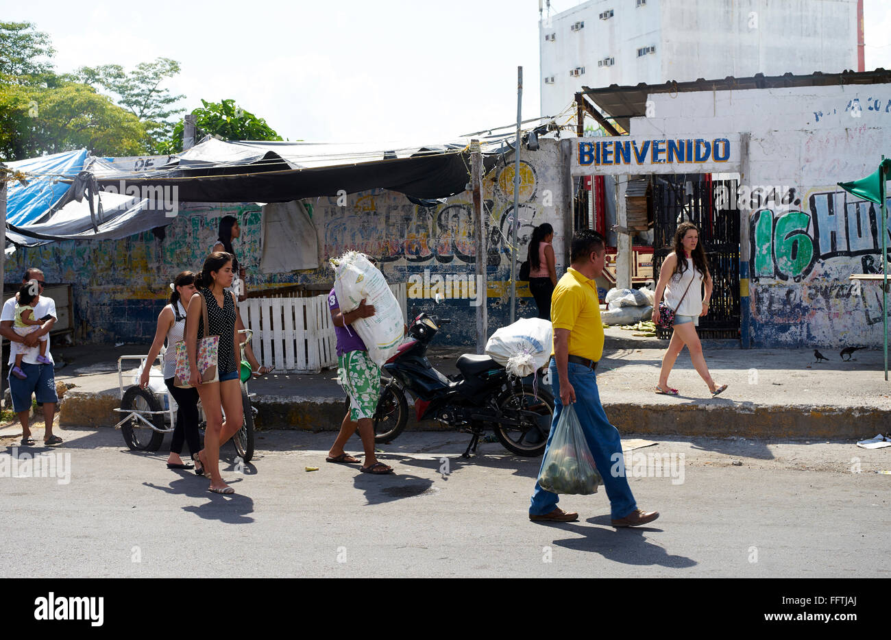 Street scene in Cancun, Mexico Stock Photo - Alamy