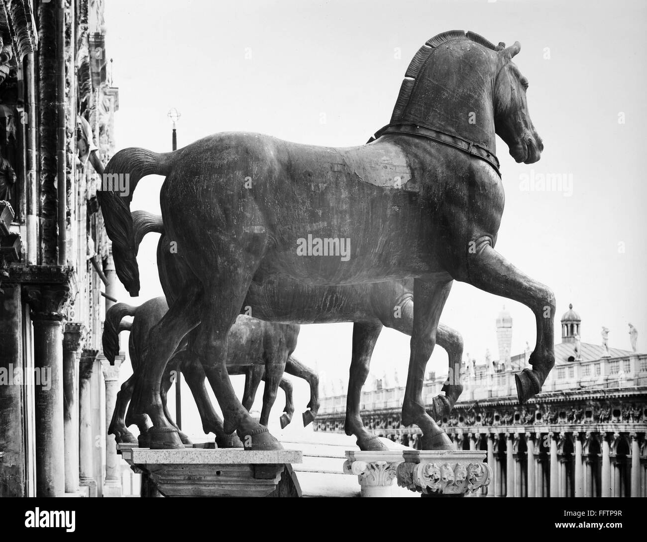 VENICE: SAINT MARK'S. /nAncient Roman bronze horse statues at the front ...