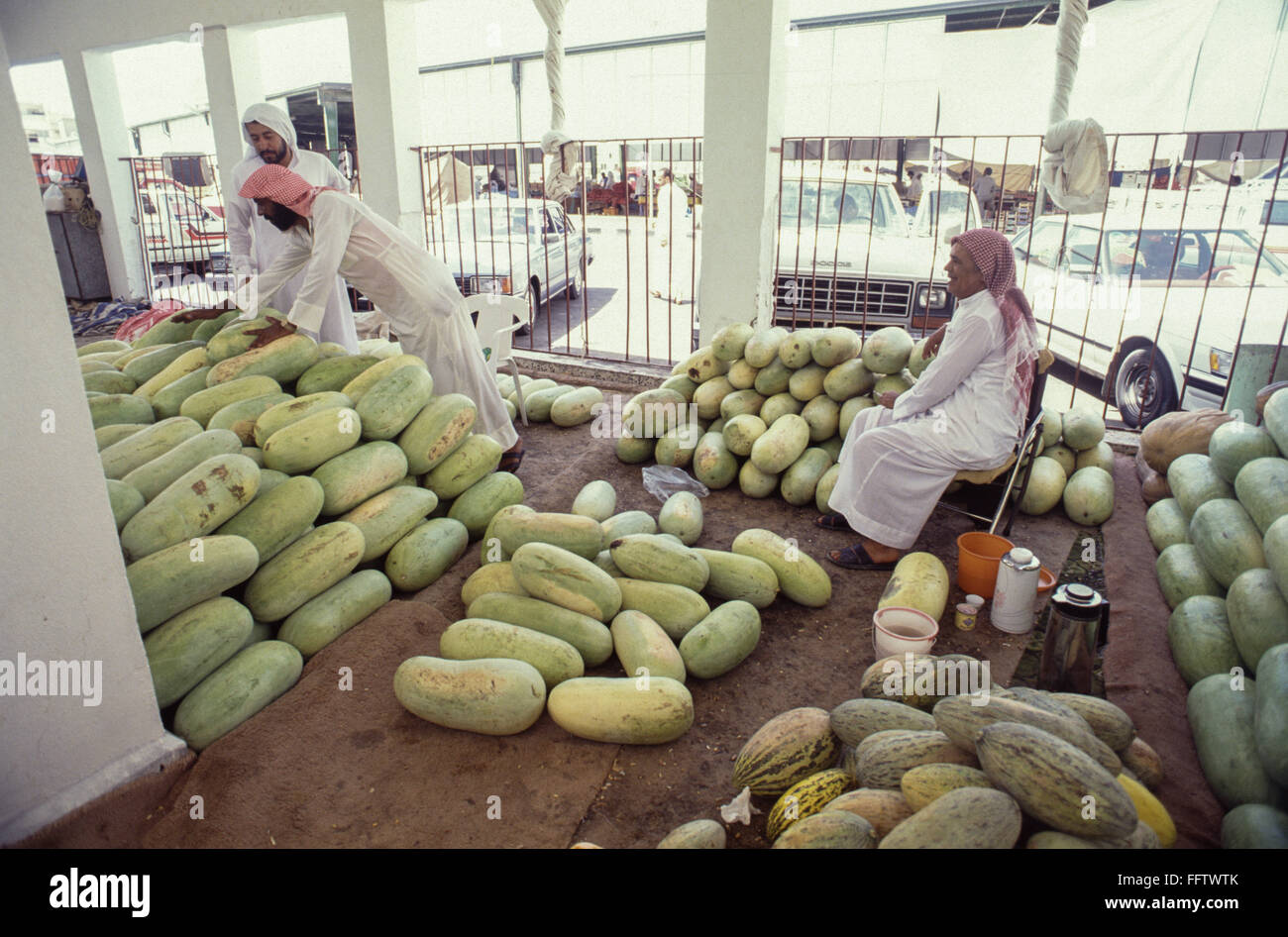 Saudi Arabia Fruit Market High Resolution Stock Photography and Images ...