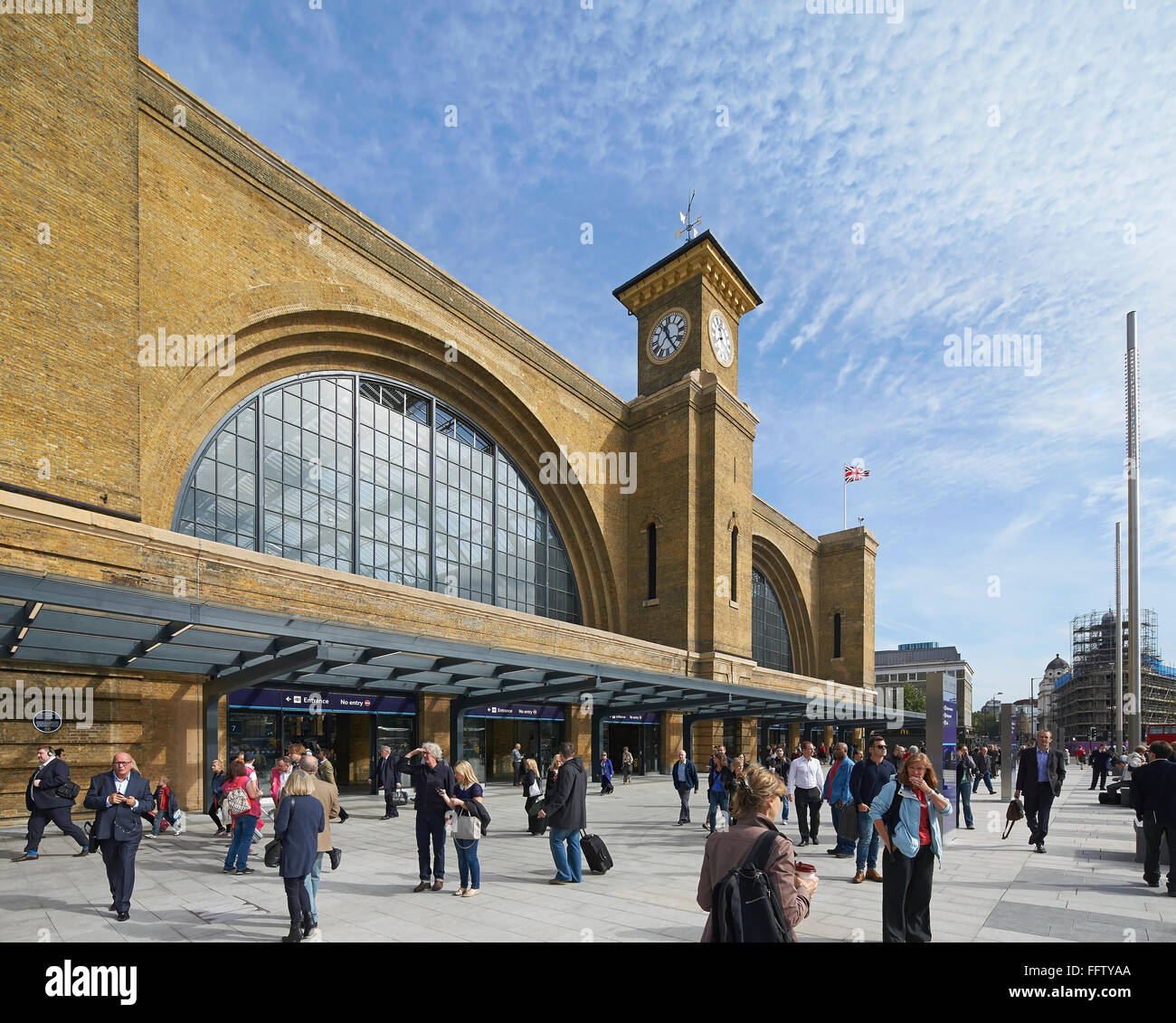 Perspective of King's Cross station with square. King's Cross Square ...