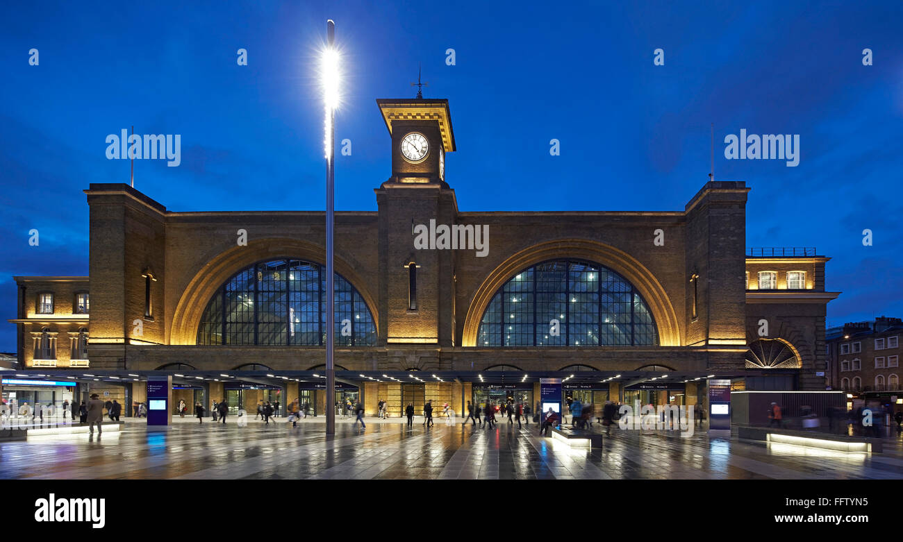 Front elevation of square and historic station at night. King's Cross ...