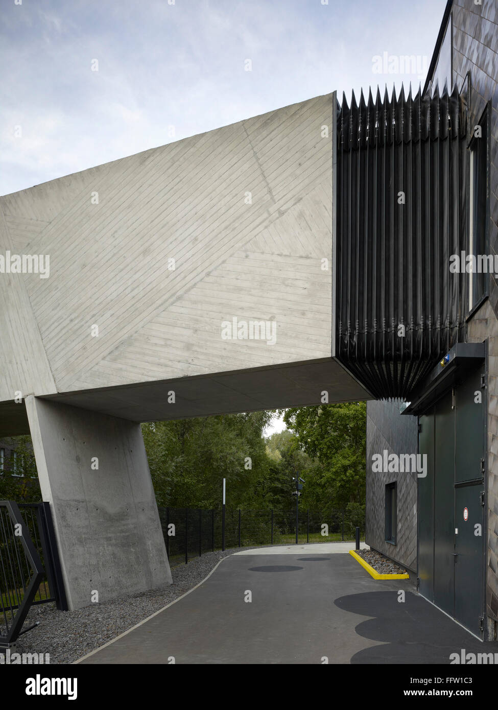 Bridge linking with visitor centre. German Aerospace Centre (DLR ...