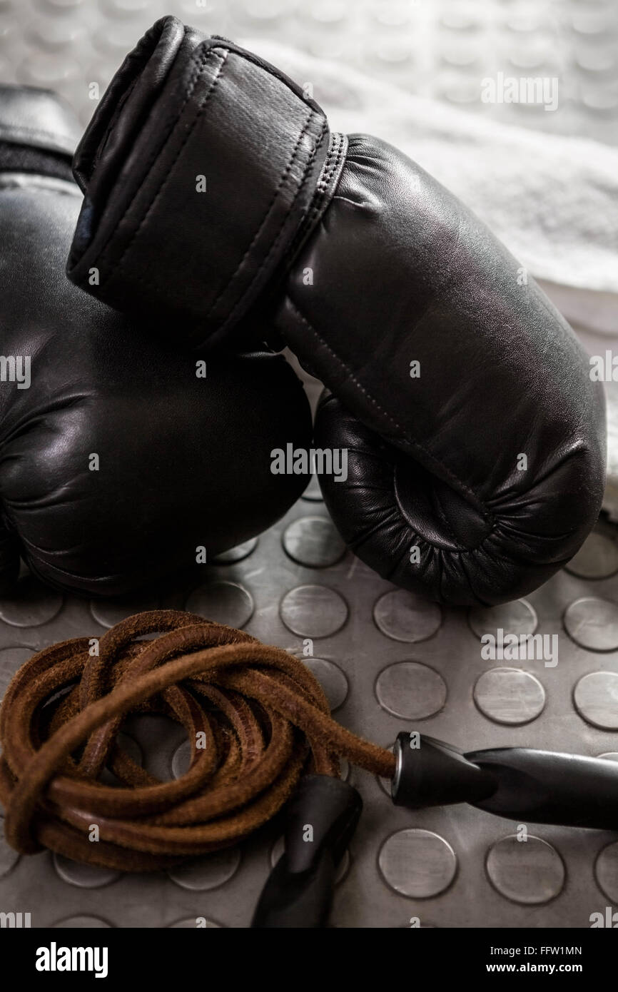 Boxing gloves skipping rope hi-res stock photography and images - Alamy