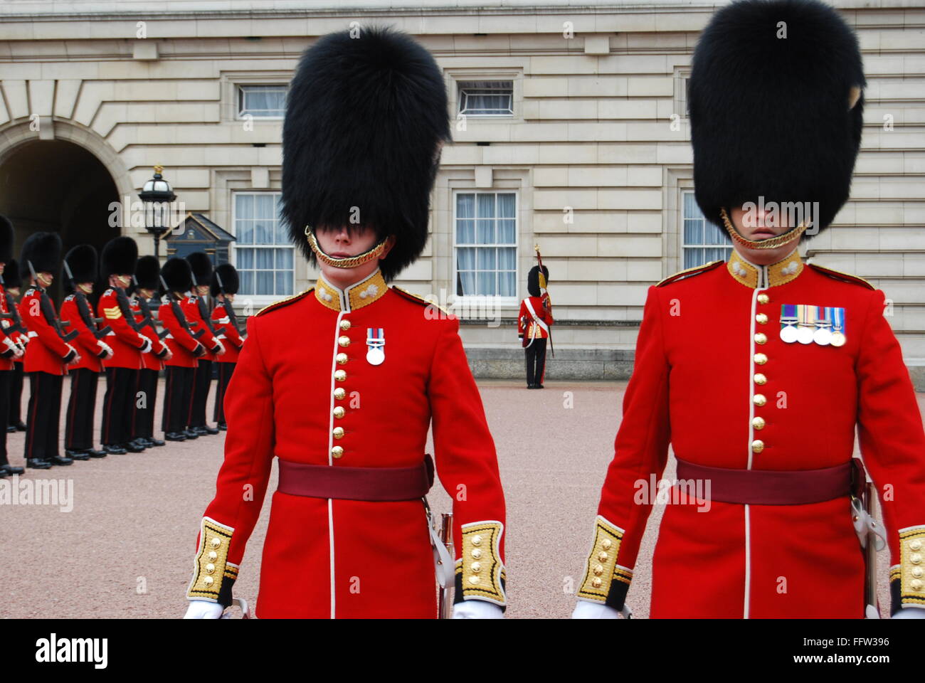 Buckingham Palace Guards Queen High Resolution Stock Photography and ...