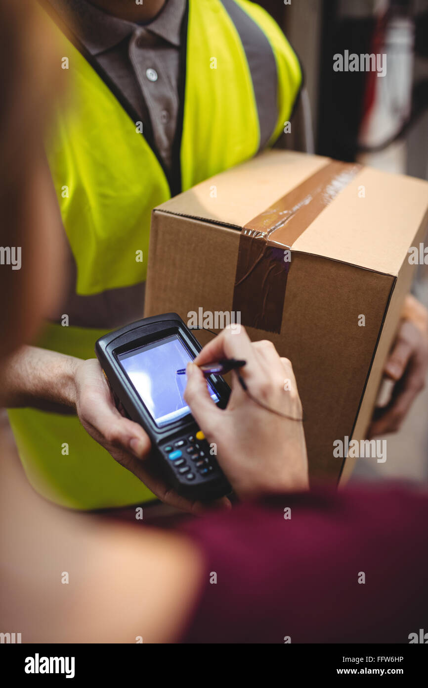 Signing for parcel hi-res stock photography and images - Alamy