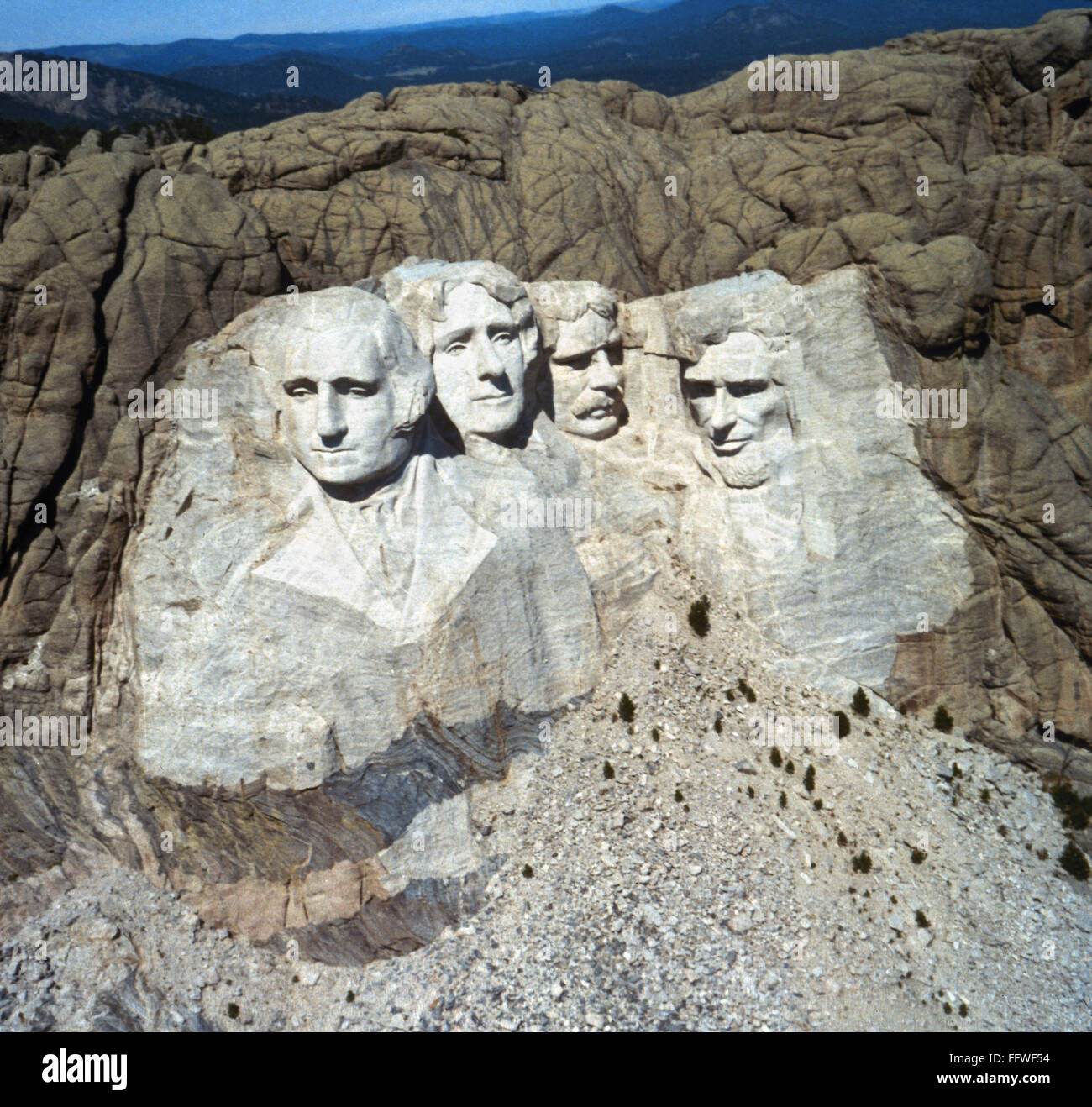 MOUNT RUSHMORE. /nMount Rushmore National Memorial in South Dakota ...