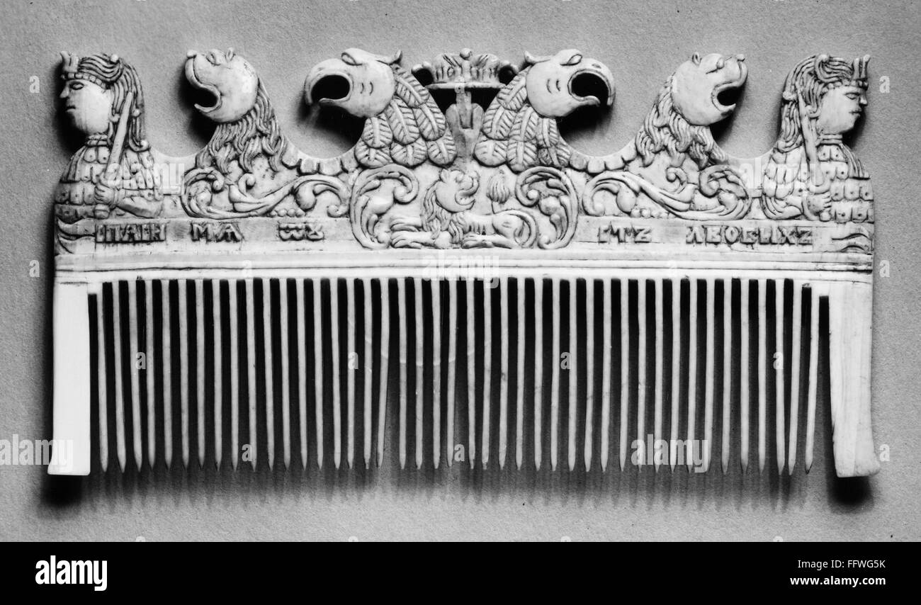 RUSSIAN COMB, 17th CENTURY. /nWalrus bone comb, made in Russia, late ...