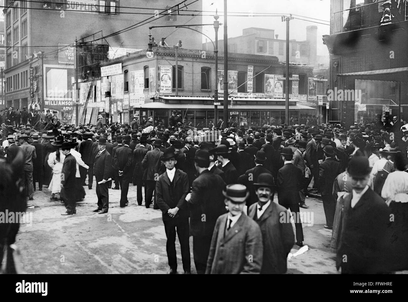 PRESIDENTIAL CAMPAIGN, 1908. /nCrowds in St. Louis, Missouri, gathered ...