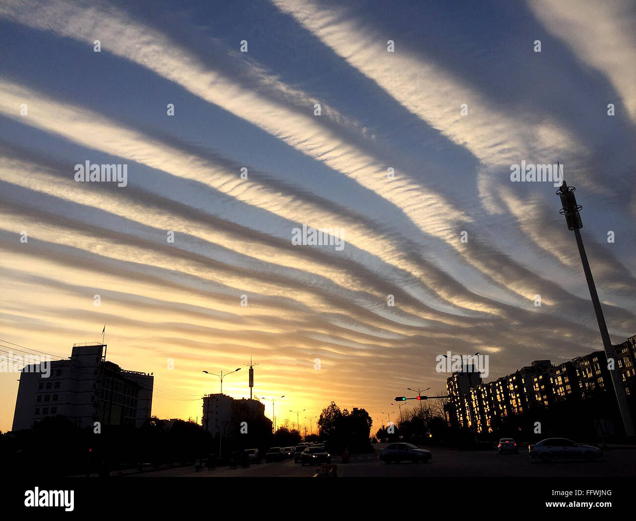 Banded clouds hi-res stock photography and images - Alamy