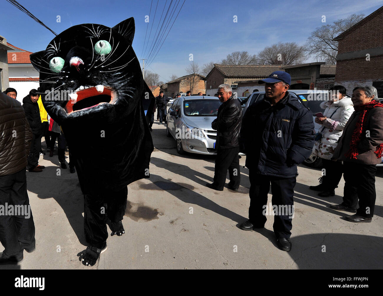 Lucheng, China's Shanxi Province. 17th Feb, 2016. A folk artist wearing ...