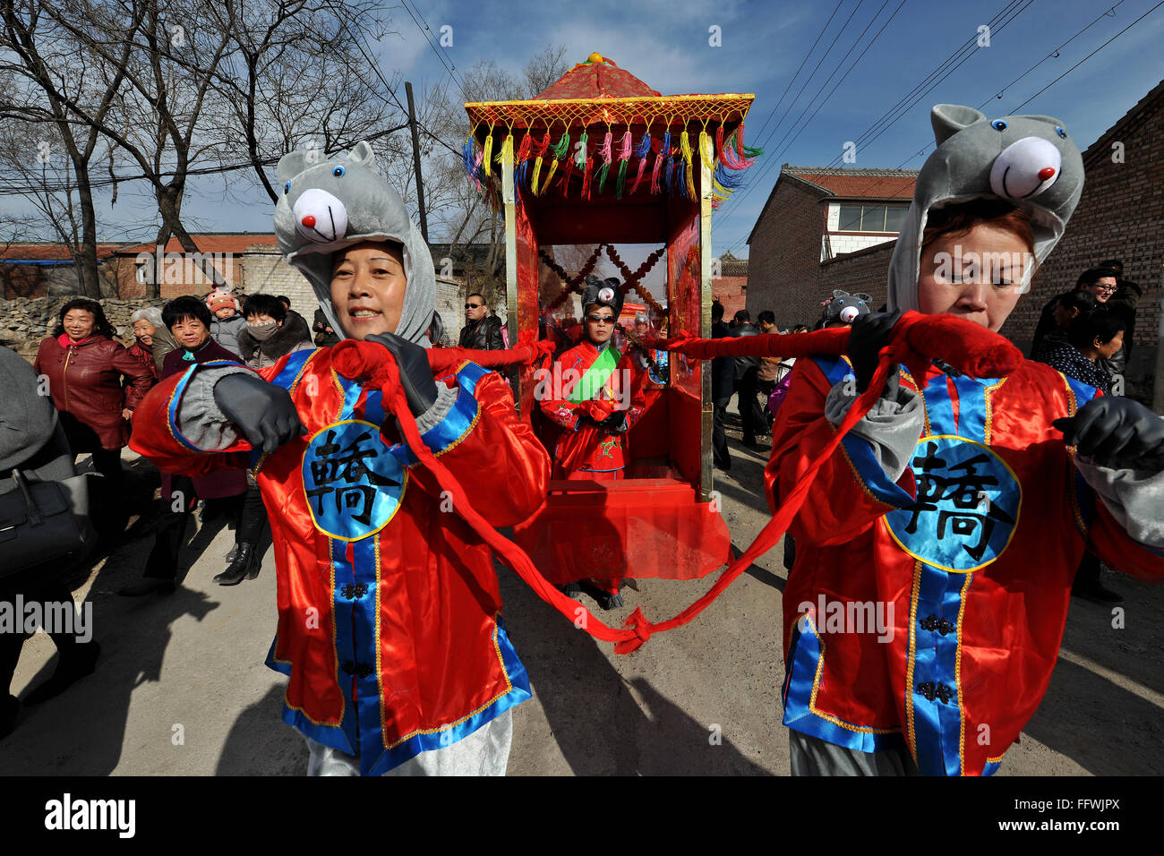 Lucheng, China's Shanxi Province. 17th Feb, 2016. Folk artists wearing ...
