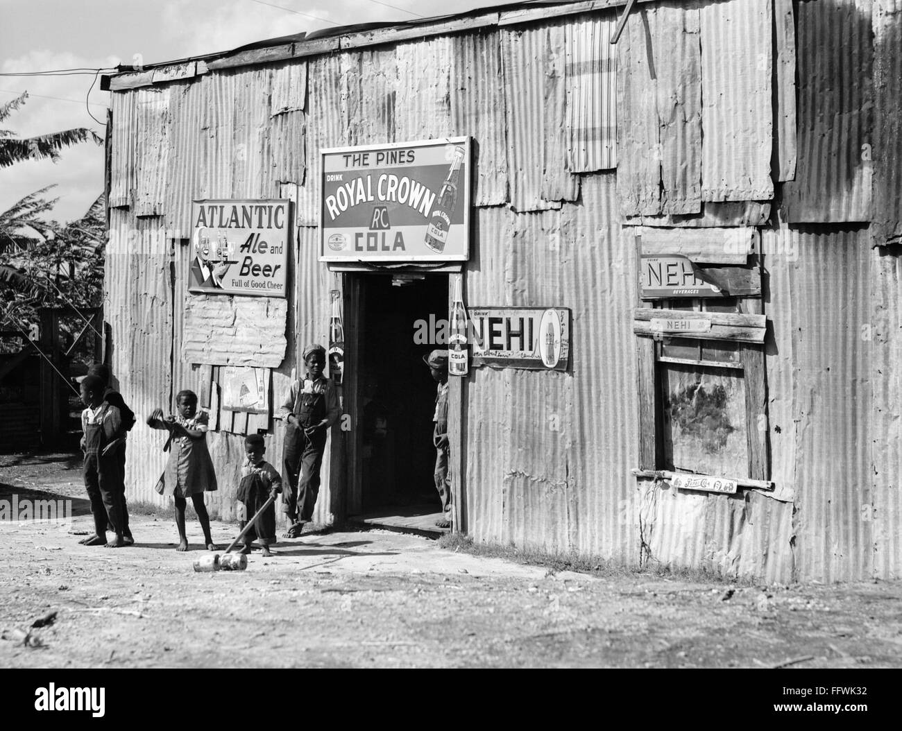 FLORIDA: JUKE JOINT, 1941. /nA combination store, juke joint and ...