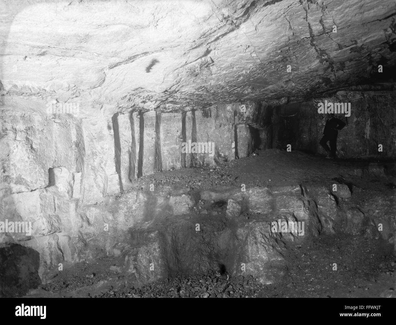 JERUSALEM: ZEDEKIAH'S CAVE. /nZedekiah's Cave, also known as Solomon's ...