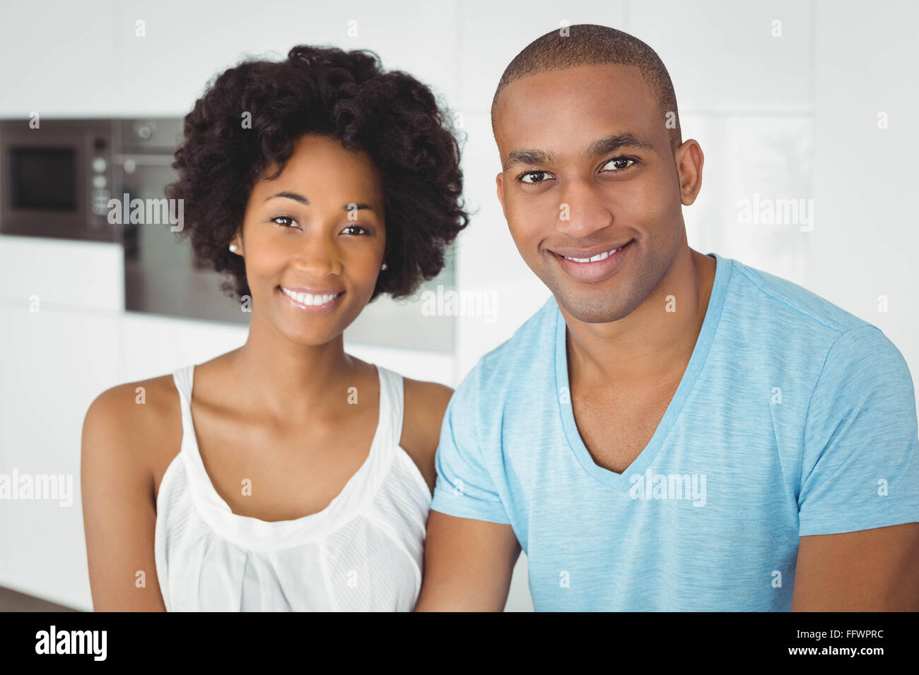 Portrait of smiling couple in the kitchen Stock Photo - Alamy