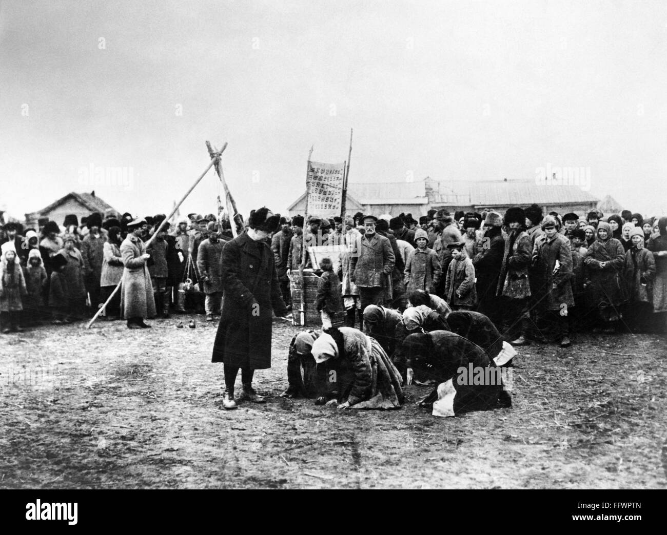 RUSSIA: FAMINE, 1922. /nHungry Russian women, victims of famine ...
