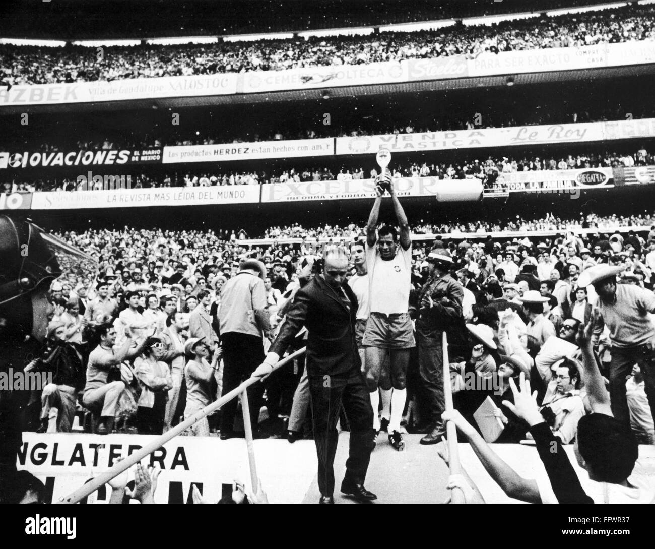 SOCCER: WORLD CUP, 1970. /nCarlos Alberto, captain of the Brazilian ...