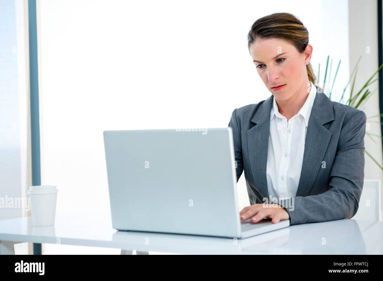 Woman computer serious worry hi-res stock photography and images - Alamy