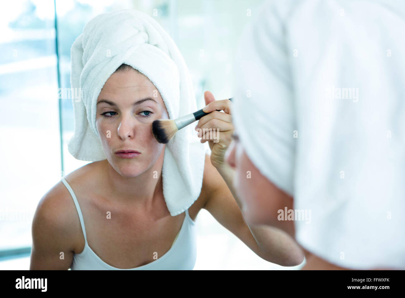 Contouring powder hi-res stock photography and images - Alamy