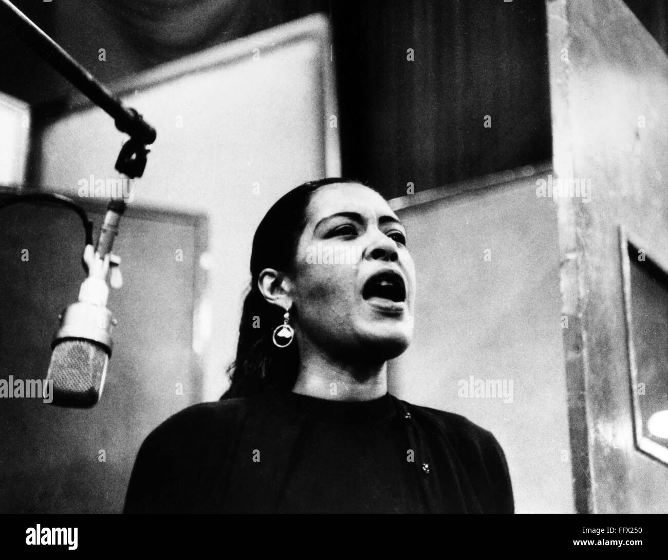 Lady jazz hi-res stock photography and images - Alamy