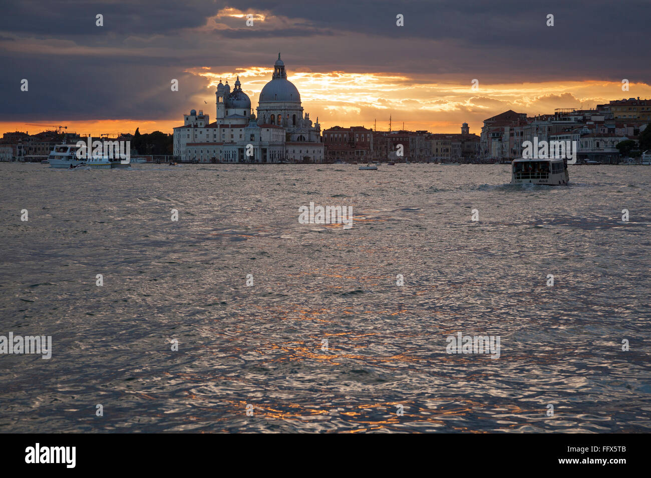 Autumn sunset over the Basilica di Santa Maria della Salute in Venice ...