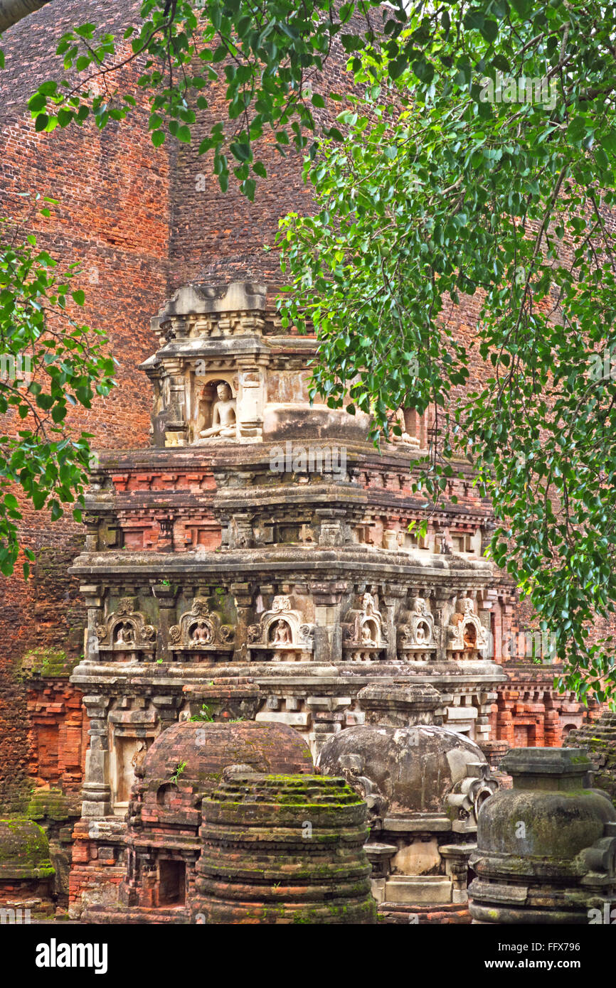 Statues of Buddha and remains of ancient Nalanda university , Bihar ...