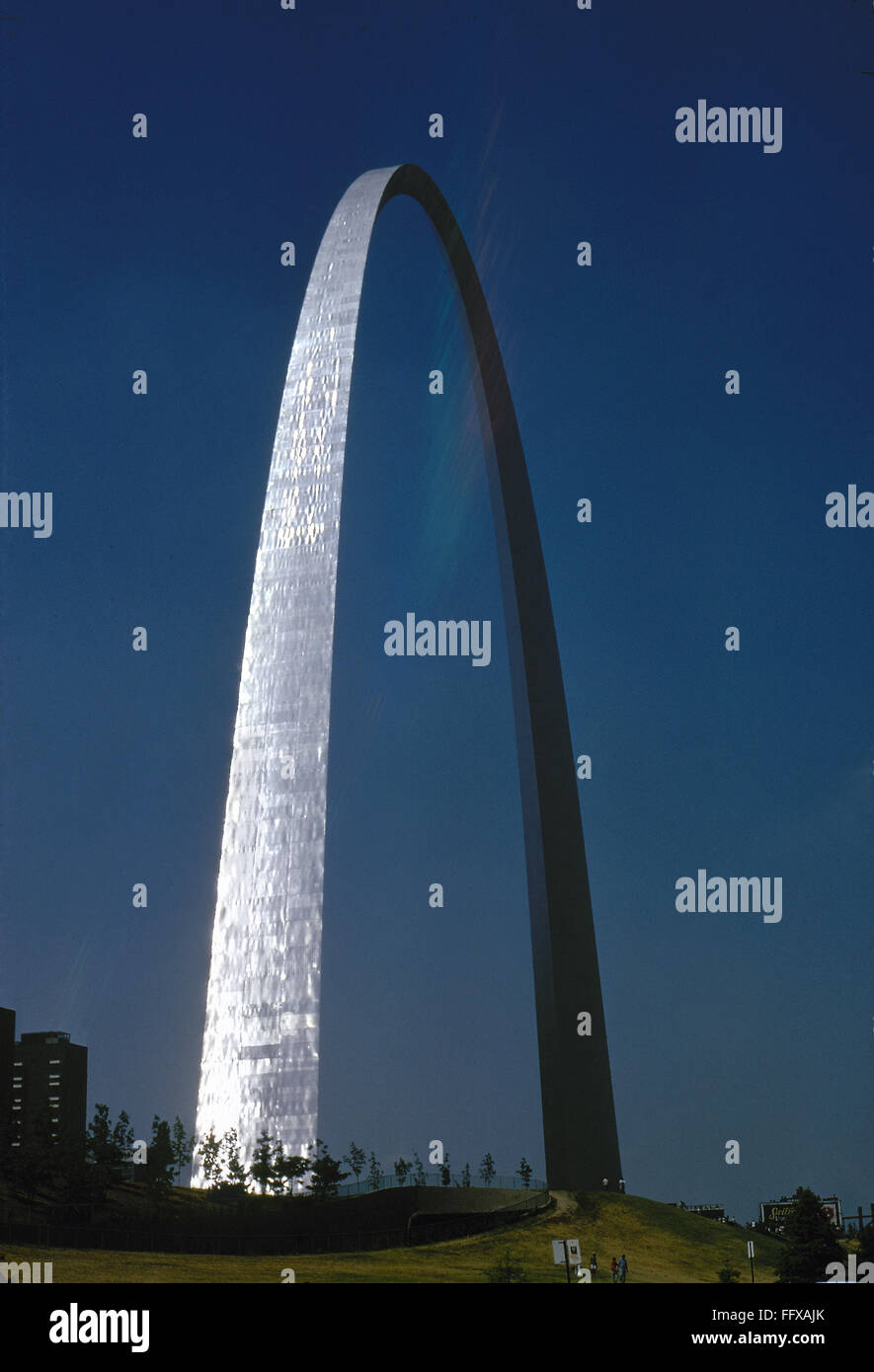 ST. LOUIS: GATEWAY ARCH. /nA view of the Gateway Arch in St. Louis ...